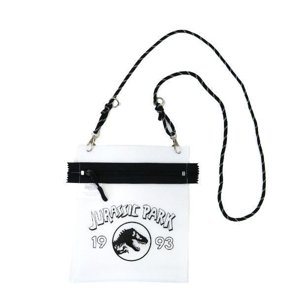 水に強い素材を使用しているモノクロのサコッシュ。普段使いはもちろん、アウトドア・フェスなどレジャーシーンまで幅広くお使いいただけます。ショルダーはサイズの調節可能でカラビナクリアポーチを付けてもかわいい。またショルダーを外すとフラットポーチ...