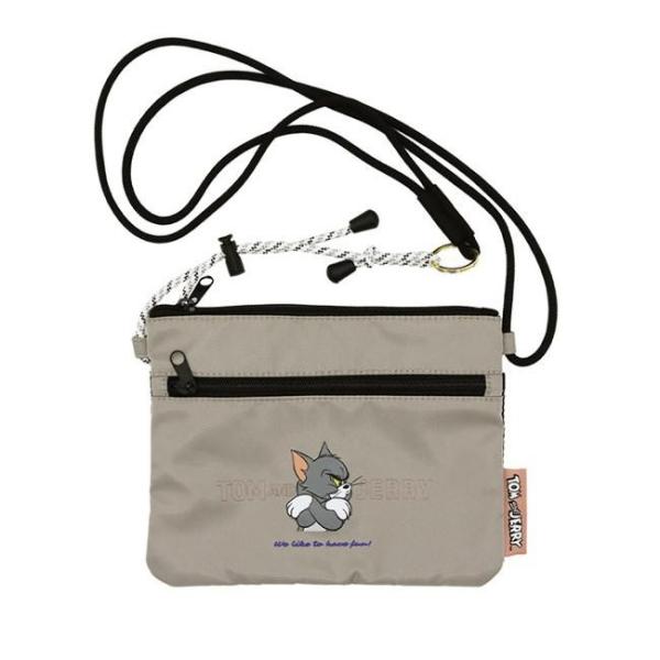 ショルダーの長さ調節も可能で、全面と背面にポケットもついた使い勝手の良いアイテムです。背面のポケットはメッシュポケットで中が分かりやすい点もポイント!お友達と色違いで持つのもおすすめです。 生産国:中国 素材・材質:ポリエステル 商品サイズ...