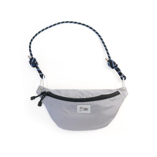 旅行やライブで荷物を少なくして歩きたいときに便利な小さめのボディバッグ。ショルダーは長さがの調整が可能です。正面の半透明タグにはカラーをイメージしたキャラクターが!背面と内側にはポケットついているのでサッと取り出したいスマートフォンやカード...