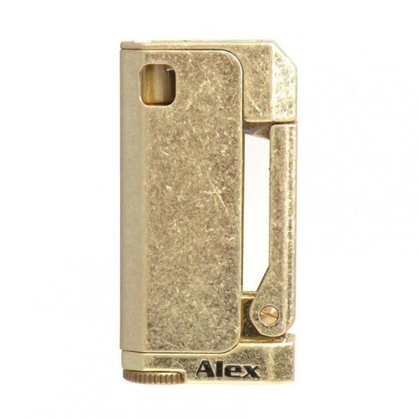 オシャレなデザインのライターです。 生産国:中国 素材・材質:真鍮、ダイキャスト 商品サイズ:縦6.1×横3.2×幅1.4cm 重量:75g　※サプライヤー直送品　　