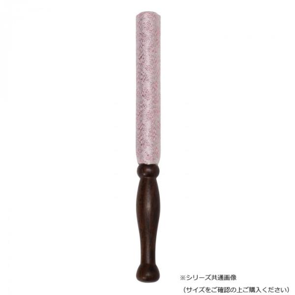 4.0寸サイズで、綺麗な柄が施されたりん棒です。 生産国:日本 素材・材質:唐木生地:ポリエステル 商品サイズ:4.0寸:奥行14×幅14×長さ120mm 重量:10g　※サプライヤー直送品　　