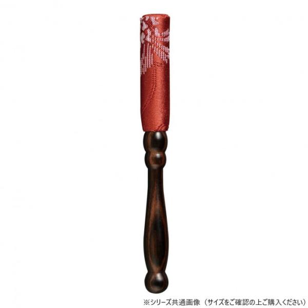 華やかな模様の美しい「りん棒」です。 生産国:日本 素材・材質:本体:唐木生地:ポリエステル・レーヨン 商品サイズ:16×16×152mm 重量:22g　※サプライヤー直送品　　