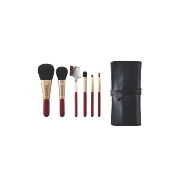 世界に誇る熊野の化粧筆。筆司の手作り極上品質化粧筆。穂先をカットしない熊野の化粧筆は、穂先がやわらかくやさしいので肌触りが違います。メイクのノリや持ちも断然違う逸品です。 生産国:日本・中国(ブラシ専用ケース) 素材・材質:フェイスブラシ・...