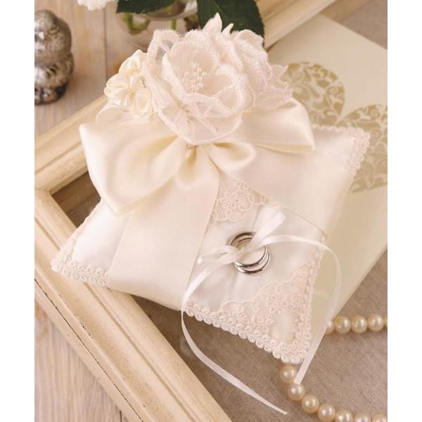 Junoとは、女性の結婚を守護する女神の事。この日の慶びがずっと咲き続けるように、幸せの花を添えました。手作りをいちから楽しみたい方に最適な本格派キットです。 生産国:日本 商品サイズ:出来上がりサイズ:約12.5cm×約12.5cm(ベー...