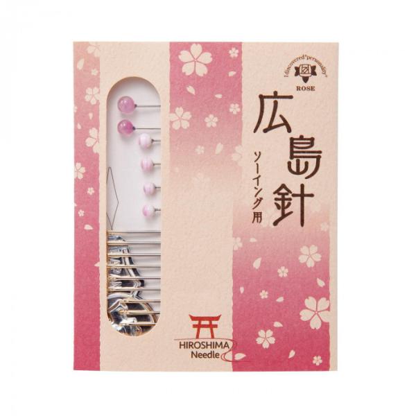 縫い針・待針・スレダー(糸通し)がついたアソートセット。これから針仕事を始めたい初心者の方から、よく針仕事をされる方まで幅広くお使いいただけます。可憐なガラス玉がついた待針は耐熱なので、待針をつけたままアイロンがけも行うことができてとても便...