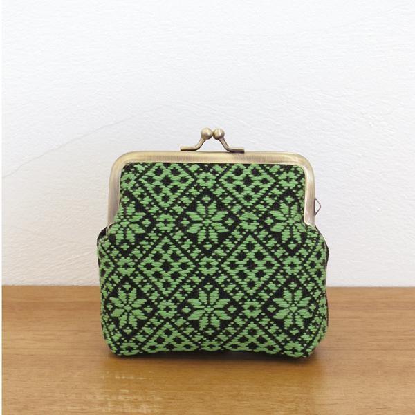 北欧テイストあふれる鮮やかな色彩のこぎんキットを揃えました。 生産国:日本 素材・材質:糸・布:綿100%こぎん針:はがね口金:真鍮 商品サイズ:出来上がりサイズ:約縦11.5cm×横13cm×マチ3cm セット内容:こぎん糸、布、裏布、口...