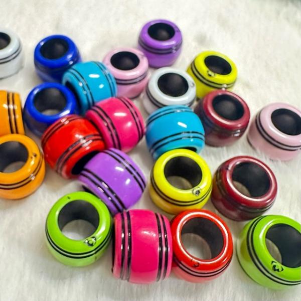 手芸のワンポイント、アクセサリー作りに。22個セットでの販売です。全てにおいて画像のような、一部の箇所に加工の際に出来てしまうペイント汚れやまれにバリが仕様としてございます。サイズ 約16×12mm, 穴：9mmカラー ミックスカラー素材 ...