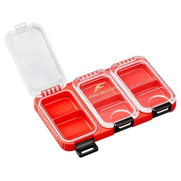 シマノ  【注意事項】・マグネット、ステッカーは別売りです ●カラー:レッド ●仕切り:2コマ|スタッフケースがリニューアル!スタッフケースFB(FIREBLOOD)は2、3コマ仕切りの2アイテム。針や小物などの収納に便利な仕切り付。防水性...