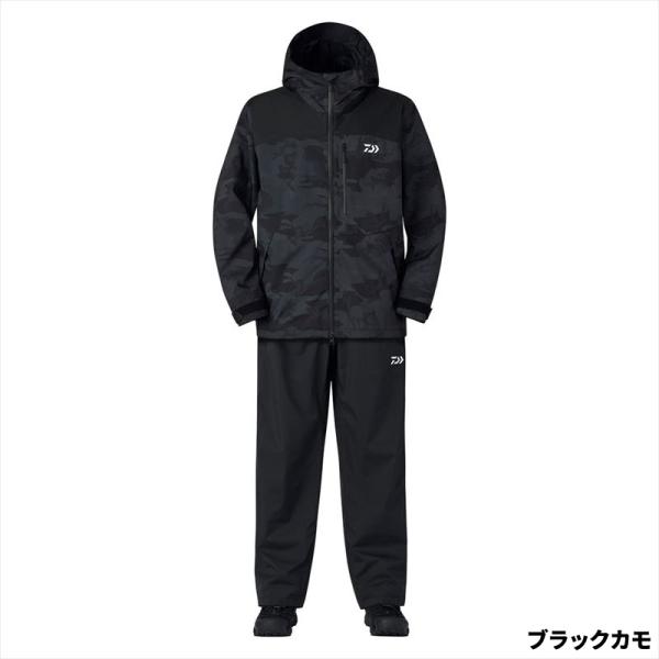 ダイワ  裏地にメッシュを配した二重構造とすることで、肌離れがよく、雨を肌で感じにくくなり、肌寒い時にも快適に着用可能。 表地はマットな風合いで柔らかく、普段着として羽織る際にも便利。 胸ポケットには止水ファスナーを搭載し、収納物の濡れを軽...