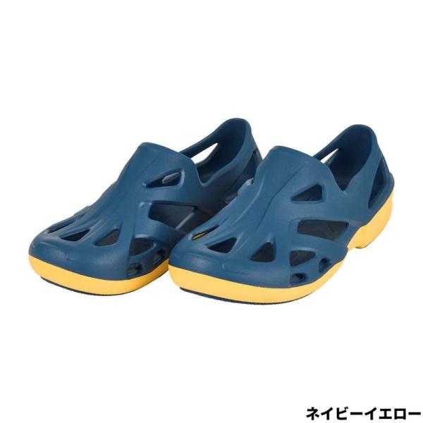 ダイワ  オカッパリから船まで、快適な釣りをサポートする「フィッシングアクアシューズ」。 アッパー部とソール部で違う硬度を組み合わせた二重設計を採用。 直接足に当たる部分には、低硬度のEVA素材をを採用し、足を柔らかく包み込むようなフィット...