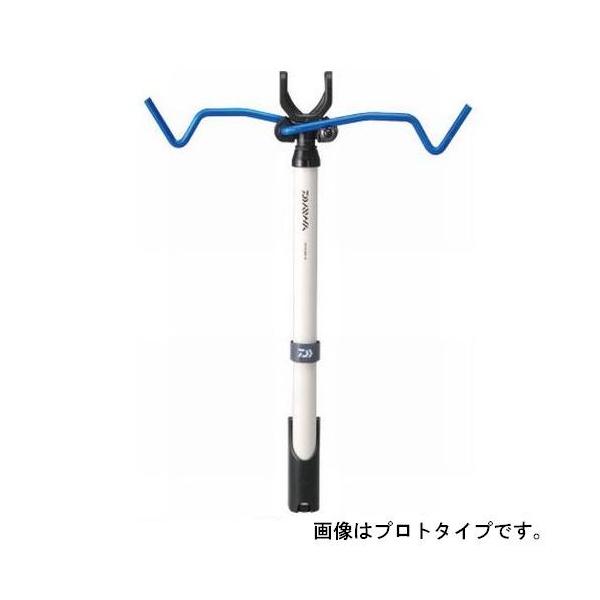 ダイワ  【特長】●Wアームで投竿2本掛け可能。三脚のサブ変わりとしても便利。 ●チョイ投げ、ライトロッドなら3本掛け可能。 ●使用しない時は、便利に収納可能。ベルト搭載で、使用しない時はアームを固定できる。 ●高さ調節可能(全長=収納時3...