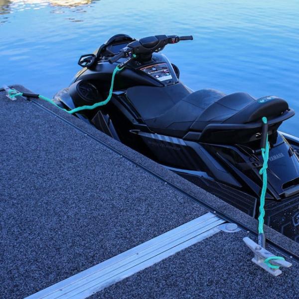 クリートなどにすぐに係留できる1８０ｃｍの伸縮係留ロープ。２本セット両サイドに１５ｃｍフロート付き。素材　ナイロン送料北海道/９００円青森・岩手・秋田・宮城・山形・福島・富山・新潟・石川・福井/５５０円長野・茨城・栃木・群馬・埼玉・千葉・東...