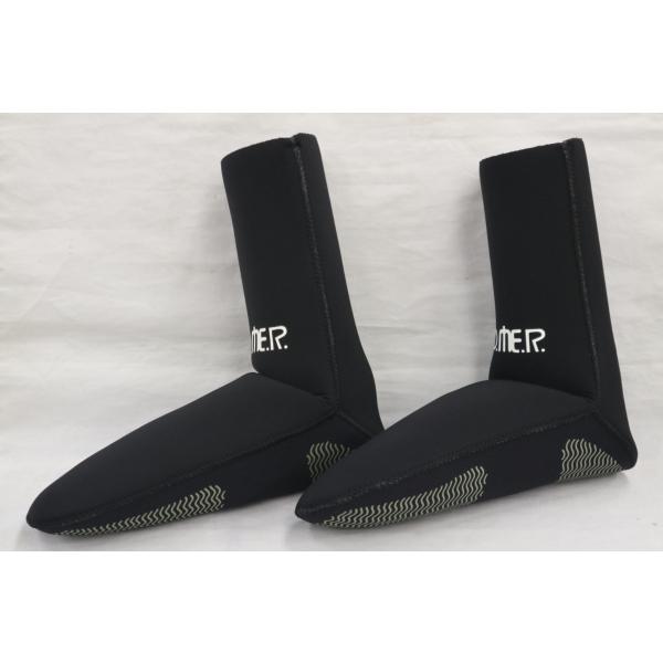 内側にチタン素材を使用しているので暖かいシューズ・ブーツと併用することで保温性・フィット性を高めます表は３mmのネオプレーンに滑りにくいソールサイズ２（２５〜２６ｃｍ）３（２６〜２７ｃｍ）４（２７〜２８ｃｍ）送料表北海道/９００円青森・岩手...