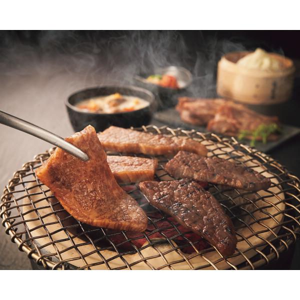 黒毛和牛の旨みを多彩に楽しむ贅沢セット。香ばしく焼くロースと厚切りカルビ、コク深いカルビクッパ、濃厚肉味噌、ふんわりカルビまんまで、食卓が一気にごちそうに。黒毛和牛カルビクッパの素２２０ｇ、黒毛和牛肉味噌１００ｇ、黒毛和牛カルビまん１２０ｇ...