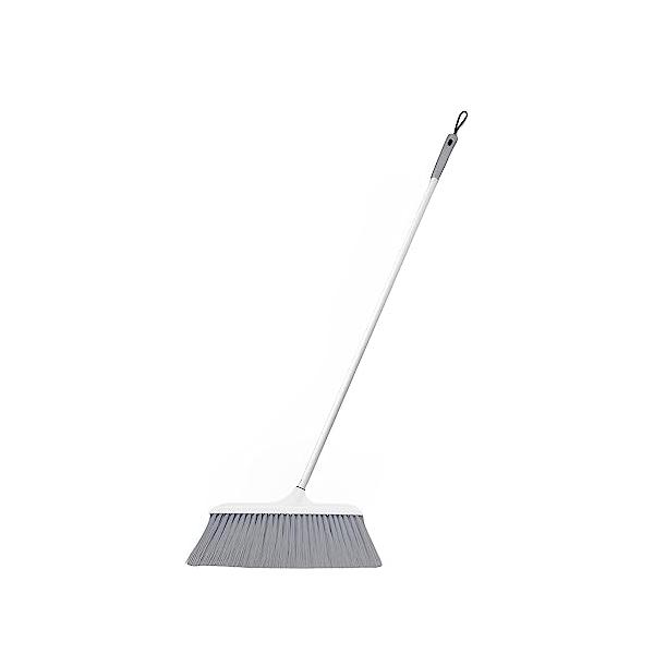 モダンシルバー/全長88cm/4534374330136・パッケージ個数:1・【サイズ】Ｗ300×Ｄ25×Ｈ880ｍｍ・【材質】PET樹脂、ポリプロピレン、アルミパイプ・【生産地】中国・【特徴】軽くて掃きやすいほうき。スリムなヘッドでスキマ...