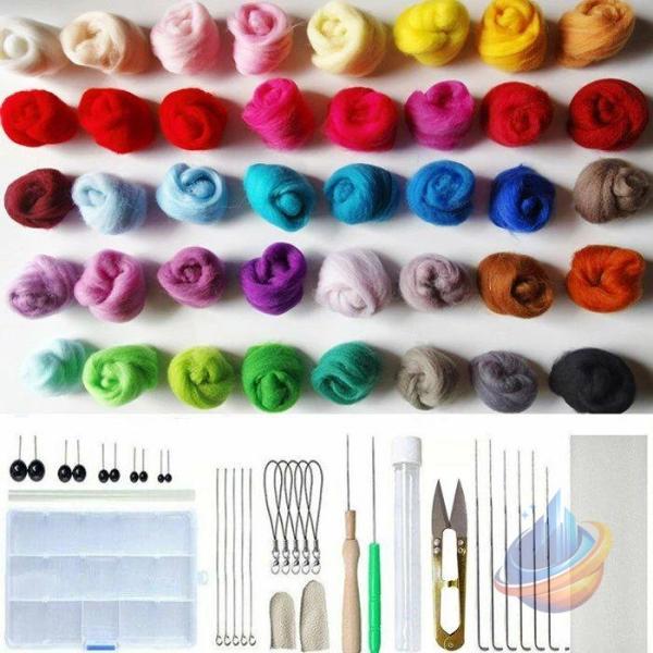 商品名:羊毛フェルトキット   素材:羊毛   セット内容:   羊毛フェルト*40   収納ボックス*1   ストラップ*5   握り鋏*1   ニードル*7   木製ニードルホルダー*1   指ぬき*2   ホットメルト*1   セット...