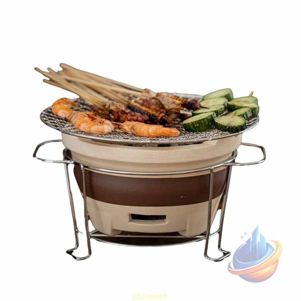 商品説明         　商品詳細   商品寸法 (長さx幅x高さ):24 x 24 x 15 cm   付属品:ツールホルダー   1. 多用途性：家庭用とアウトドア用の両方で活用：この粘土炭グリルは、家庭用とアウトドア用の両方で活用で...