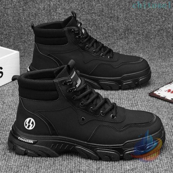 【安全性を高める保護設計】つま先とかかと部分にプロテクターを内蔵し、衝撃を軽減します。走行中の不意の衝突や転倒時にも足をしっかりと保護します。   【厚底＆滑り止めソール】グリップ力の高いラバーソールを採用し、バイクのペダルや悪路でも安定し...