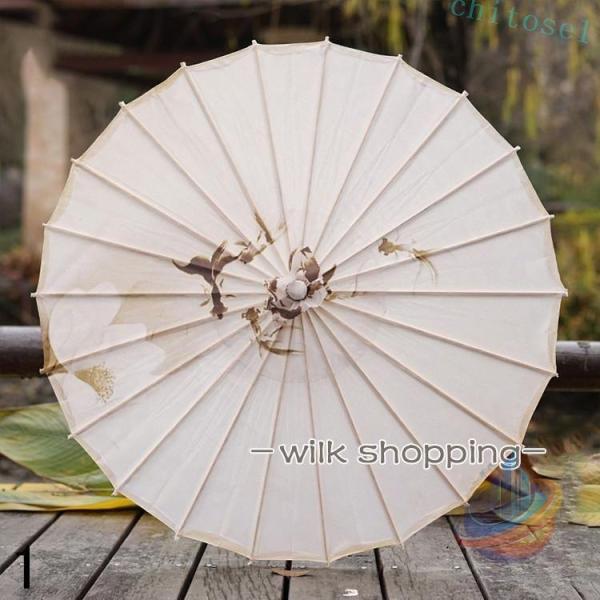 柄：梅柄 素材構成:竹＋紙 サイズ：約84cm×約80cm 重さ：約300g  ?傘面は紙素材ですが桐油処理が施してあり、防腐?耐久性?防水性に優れています。 ?やイベント、仮装パーティー、和服撮影用小物としてもご使用いただけます。 ?店舗...