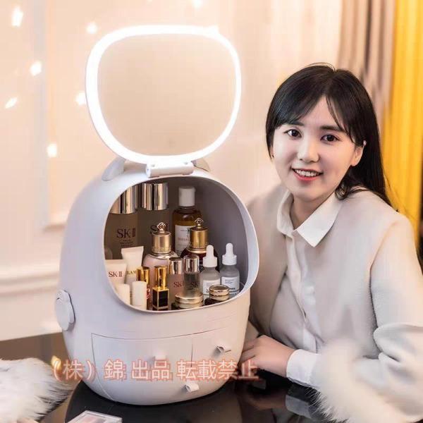 大容量 便利なミラー付き メイクボックス大きく開くのでどこに何があるか一目瞭然で取り出しやすい設計です。軽量 撥水素材 取っ手付き 手提げ 持ち運び 旅行 セミハード 多機能 化粧用具入れ 無地 丈夫 収納ボックス 安い化粧用品やメイク道具...