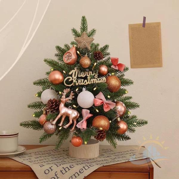 【クリスマス装飾】：現代流行の小型クリスマスツリーは、美しくてコンパクトなので、リビングに置いても寝室に置いても店に置いてもきれいで便利です。クリスマス雰囲気を演出して、活気が溢れています。【LEDライト付き】 キラキラ輝いている色を組合わ...