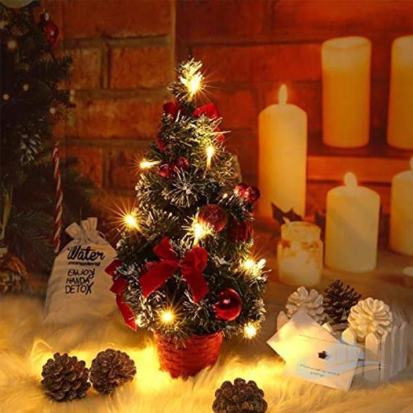 40cm卓上クリスマスツリーはクリスマス飾りの定番商品として、クリスマス雰囲気を演出して、活気が溢れています。可愛らしいデザインと華やかな飾りセット。お子様たちへのクリスマスプレゼントに最適！どこにでも置きやすいミニサイズのツリーなので、テ...
