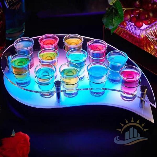 【雰囲気の表現】LEDワイングラスのディスプレイスタンドは、リーフのユニークなデザインを採用しており、7色の照明はとてもファッショナブルで美しいです。 光は色を変えることができます。 そのようなデザインは多くの人々の愛と注目を呼び起こしまし...