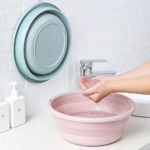 折り畳みができる便利なシリコン洗面器。使わないときにはたたんで重ねて置いたり、吊るしたり収納に困りません?キッチンでの洗い桶として、お掃除用のバケツとしてなどアイデア次第で用途色々☆※小サイズの販売ページです。中サイズも販売中です。【zak...