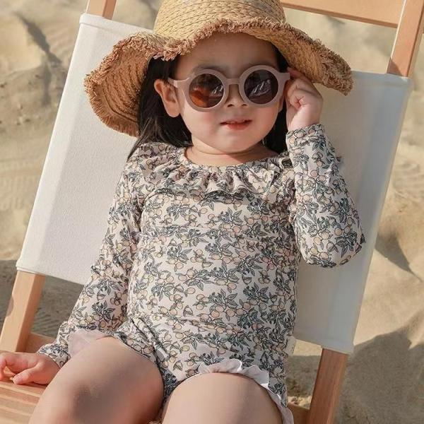 商品紹介 キッズ 水着 女児 オールインワン思わず親バカになってしまう！そんなキッズ水着です☆可愛いわが子にはいつも可愛い姿でいてほしい！夏の思い出を残すアルバムにも、に可愛い姿を残したい!!!ですから、可愛い水着をお選び頂けるよう、ご用意...