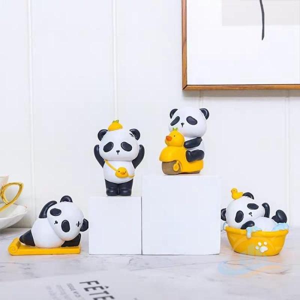 かわいい自転車に乗ったパンダの置き物！ケーキトッパーとして華やかなパーティーを演出！インテリアやガーデニングのアクセサリーとしても活用可能！玄関やリビングなどのインテリアに最適です。パンダ好きの方へのプレゼントにもおすすめ！ユニークで笑顔に...