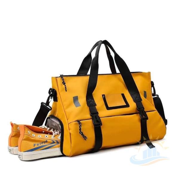 ■品名:スポーツ     ■素材（外側）:オックスフォード   ■素材（内側）:ポリエステル  ■サイズ(約):横42cm、縦30cm、マチ25cm■持ち手の高さ（上部まで）：18cm ■開閉式：ファスナー式■ト：付属します■重さ(約）.6...
