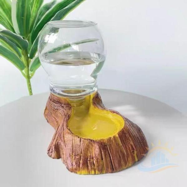 【商品サイズ】サイズ：14.3cm×10cm×11.5cm、水筒容量：200ML、素材：樹脂+PET【安全素材】樹脂製で、安全でお手入れが簡単で、変形することなく長期間使用できます。多機能の爬虫類自動給水器と給餌器により、給餌と給水がより便...