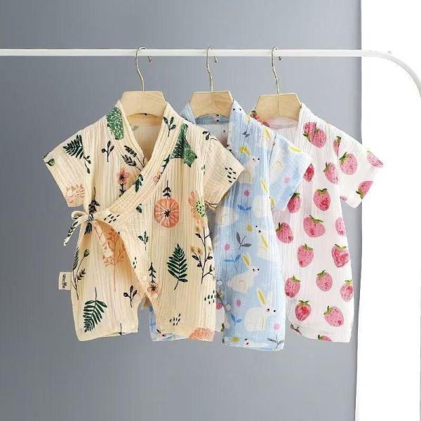 【可愛い赤ちゃん用甚平】甚平と帽子のセットで全身コーディネートができます。【肌に優しいガーゼ素材】長時間着ていても楽なガーゼ素材でできています。【着脱が簡単にできる】ロンパースタイプで着脱しやすく、オムツの交換が楽にできます。【通気性抜群で...
