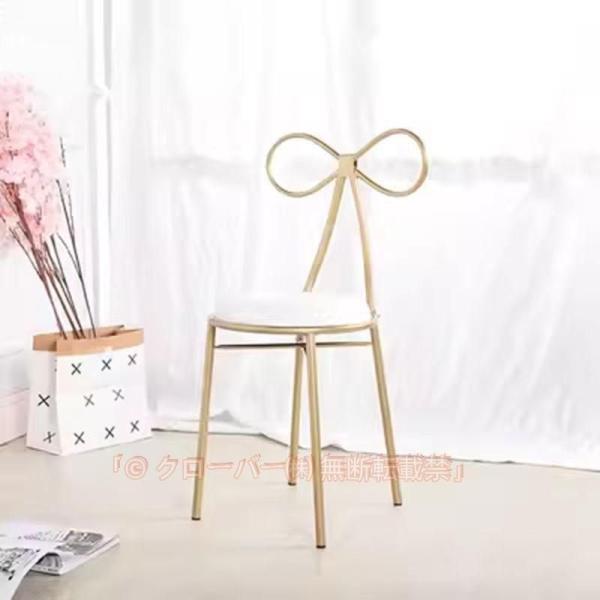 【チェアクッション】北欧スタイルの女性がテーブルの化粧品の椅子をドレッシング、クッションなどの耐摩耗性と汚れに強い、なめらかなタッチで内部充填スポンジで作られた主材料、、、快適なリビング、などの高品質なPUレザーの選択でありますさまざまな色...