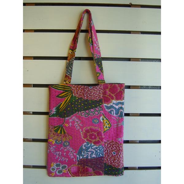 ご購入の前に、ページ下方「＊ご注意（必ずお読みください）＊」を良くご覧下さい。インド製のバッグです。インドの職人が1点1点手作りで作りました。＊カンタについて＊インドのベンガル地方に伝わる伝統技法で、日本の刺し子のようなランニングステッチが...