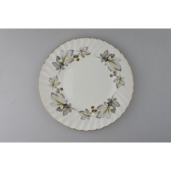 1775年、イギリスのストーク・オン・トレントにジョン・エインズレイ窯を創設。以来、ヴィクトリア女王やエリザベスII世女王などの多くの皇族、貴族に愛され続けた歴史ある世界的な名窯です。＊商品＊メイプルリーフのデザインとシックな色味が落ち着い...