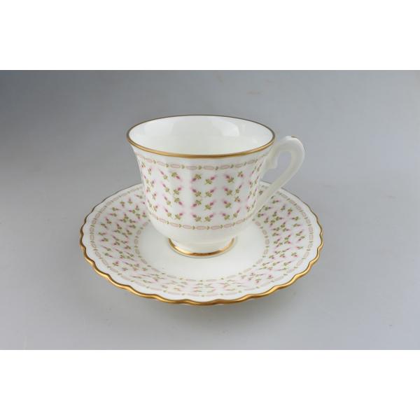 日本国内流通用に1973年頃製造していたノリタケのスタジオコレクションシリーズより、ピンクの小花が並んでいる小さめのカップ＆ソーサーです。全て使用感なく状態良好です。＊サイズ＊カップ 直径：7cm、高さ：6.5cmソーサー 直径：13cm＊...