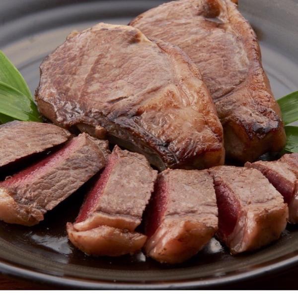 信頼のおける一流の契約ハンター様から選定して仕入れた北海道オホーツク圏で獲れた鮮度の高いエゾシカ肉を厳しい品質管理のもとで熟成させ、エゾシカ肉の風味、コク、柔らかさを引き出した状態でお届けいたします。熟成後、すぐに急速凍結させ美味しさをその...