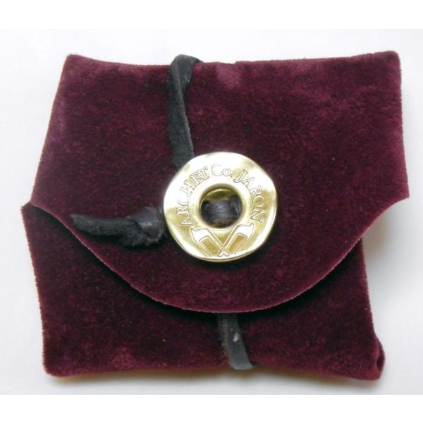 弓と一体となって、楽器のポテンシャルを最大限に引き出し優れた演奏感を提供する世界品質の松脂です。引き心地への徹底したこだわりと厳しい品質基準＝ジャパンクオリティにより伝統的なフランス松脂を昇華させました。暖かく芯のある音と滑らかな引き心地旧...