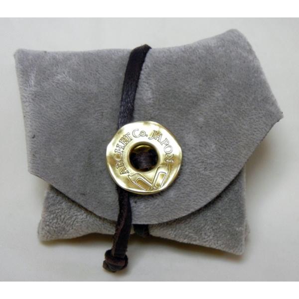 弓と一体となって、楽器のポテンシャルを最大限に引き出し優れた演奏感を提供する世界品質の松脂です。引き心地への徹底したこだわりと厳しい品質基準＝ジャパンクオリティにより伝統的なフランス松脂を昇華させました。輝かしく美しい音と鮮やかな弾き心地旧...