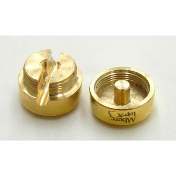 ボタン型のエリミネーターとなります。弦と点で接地するため、「響きを極力変えずにエリミネーターの効果を得たい」と言う方にオススメ。真鍮製コチラはチェロ用となります。二種類の重量のものからお選び頂けます。