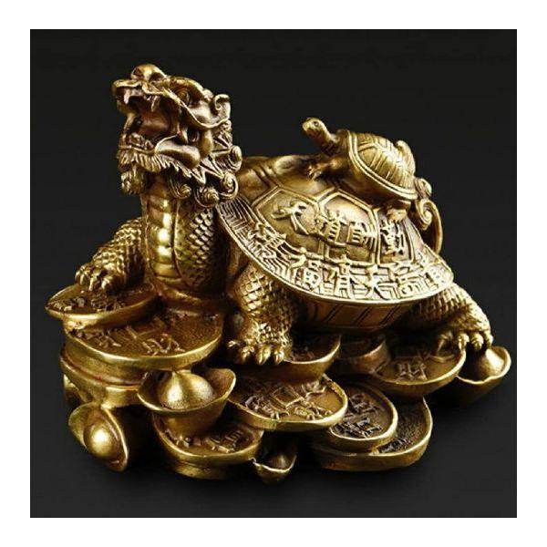 サイズ：縦約7.5cm×横約11cm×高さ約10cm、重量 約509g、素材 真鍮龍亀は、龍が生んだ九匹の子の一体です。 龍と霊亀の化身とされ、古代中国の多くの伝説に登場しては、国や王権を護っています。 龍亀は霊亀が龍に変身する直前の姿とも...