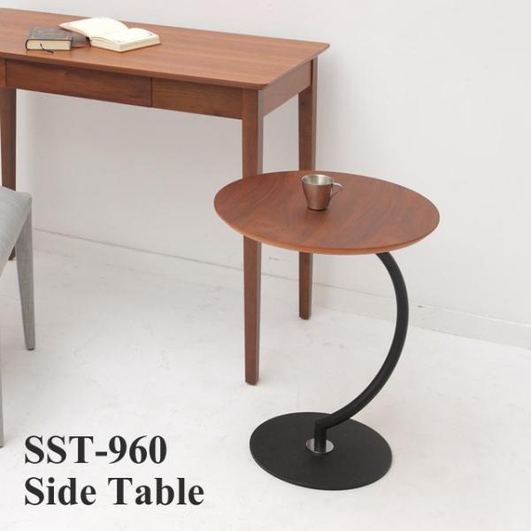■Brass side Table SST-960■商品サイズ本体：幅46×奥行46×高さ55.5cm■材質天板:天然木化粧繊維板(MDF/ウォルナット突板)/ラッカー塗装台座:スチール粉体塗装■商品詳細総耐荷重:5kg未満組立品天板直径4...