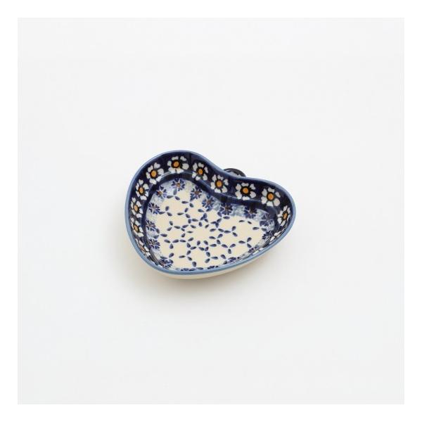 ポーランド食器 ポーリッシュポタリー Manufaktura 平皿WIZA社製　13cmx横14cmハート型の可愛いポーランド食器。食卓を明るく華やかにみせてくれます♪※ハンドメイド商品のため1点1点柄の濃淡や若干の模様の位置の違い、サイズ...