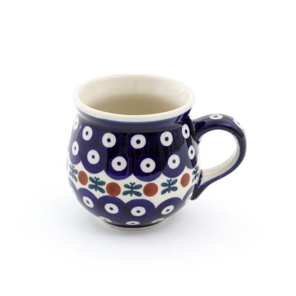コロンとした形が可愛らしいポーランドの伝統柄のマグカップです。ポーランド南西部のドイツとチェコの国境付近良質な土が採れることで陶器作りが盛んになった町、ポレスワヴィエツ。ここにはたくさんの陶器メーカーがあります。型取りから絵付けまでひとつひ...