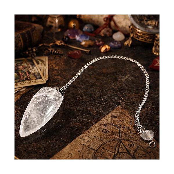 ヒマラヤ産天然水晶ペンデュラム本物志向のお方が最後に行き着く伝説級の水晶ですヒマラヤは標高が桁違い大地の圧力と冷気が生む結晶は神秘なパワーと芯の強さが別格と称され世界中のコレクターに選ばれてきました迷いがある時自分の潜在意識に問いかける道具...