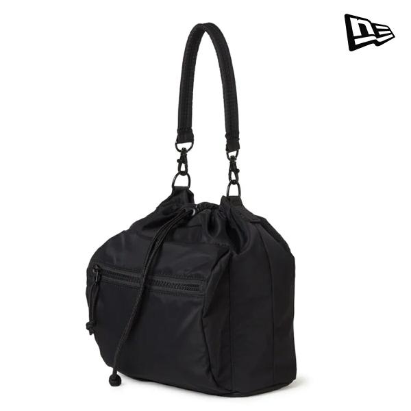 ショルダーバッグとして、ハンドバッグとしてデイリーに使用可能な巾着型のポーチ。・ナイロンツイルの生地を使用。・500MLのペットボトルも入る大きさながらコンパクトで使い勝手のいいアイテム。・背面や内側にポケットが付いており、フロントのジップ...