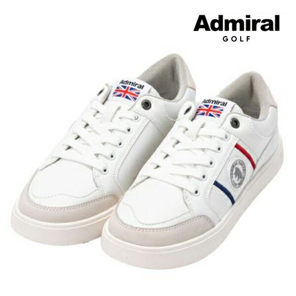 商品説明３Eの幅広設計はそのままに、細身のシルエットにリニューアル。アッパーには、柔らかく足馴染みの良い人工皮革を使用。サイドパネルには、ランパントをデザインしたシリコンパッチを配置。スタイリングを選ばず、合わせやすい一足です。素材甲材：合...