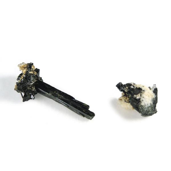 ◆重さ：合計約 3 g◆セット品◇産地：Mt.Malosa,Zomba,Malawi※現品撮影です。写真の商品セットをお届けします。ナトリウムと鉄を含む単斜輝石で、鉄がアルミニウムと入れ替わるとヒスイ輝石になります。単斜晶系。◎この商品はメ...