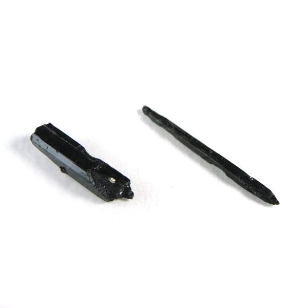 ◆重さ：合計約 2.3 g◆セット品◇産地：Mt.Malosa,Zomba,Malawi※現品撮影です。写真の商品セットをお届けします。ナトリウムと鉄を含む単斜輝石で、鉄がアルミニウムと入れ替わるとヒスイ輝石になります。単斜晶系。◎この商品...